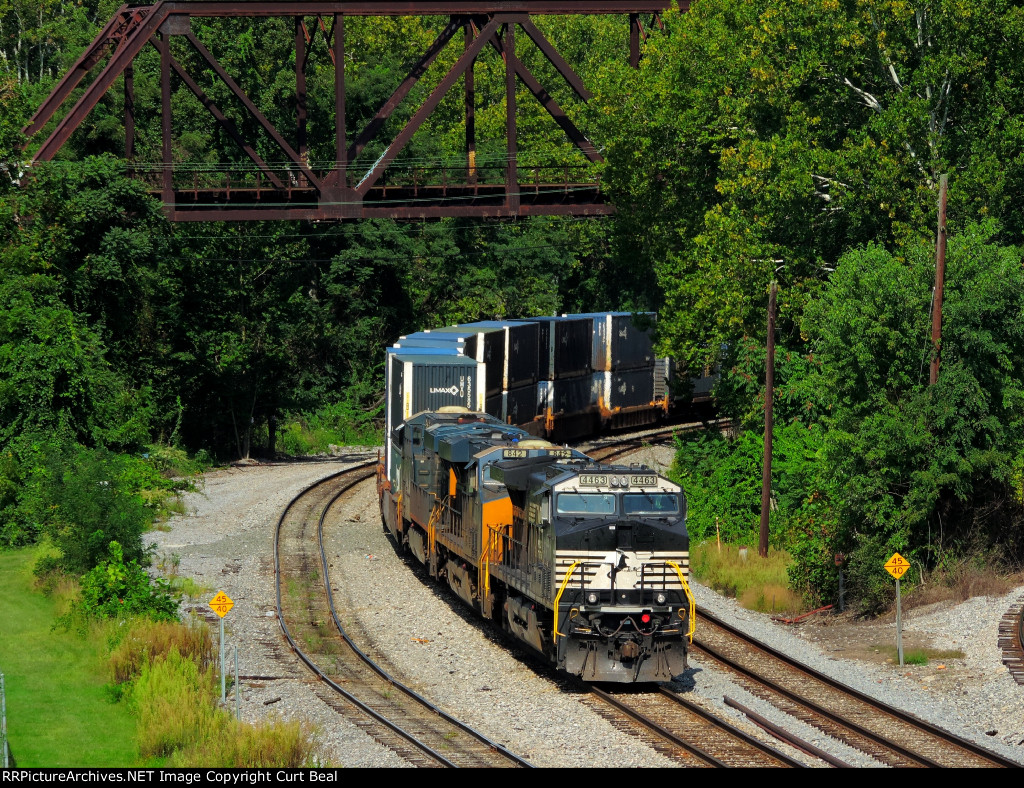 NS 4463, CSX 842 + one more